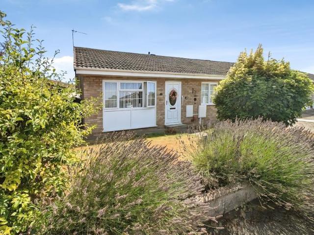 2 bedroom terraced bungalow for sale