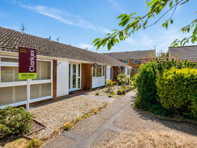2 bedroom terraced bungalow for sale