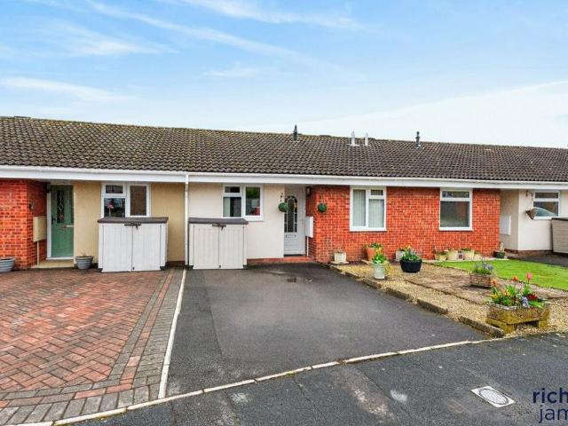 2 bedroom terraced bungalow for sale