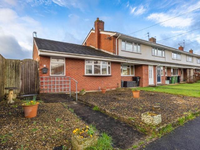 2 bedroom terraced bungalow for sale