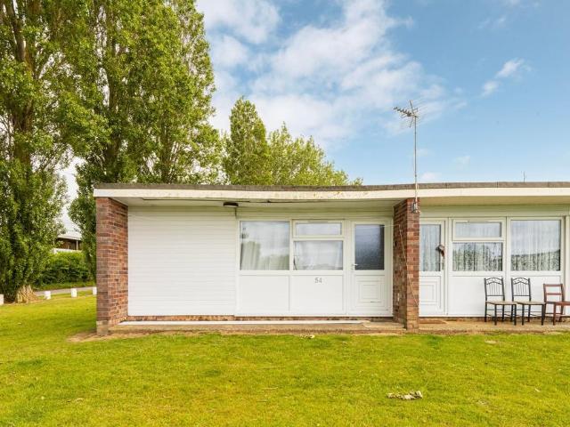 2 bedroom terraced bungalow for sale