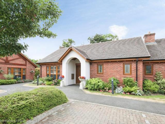 2 bedroom terraced bungalow for sale
