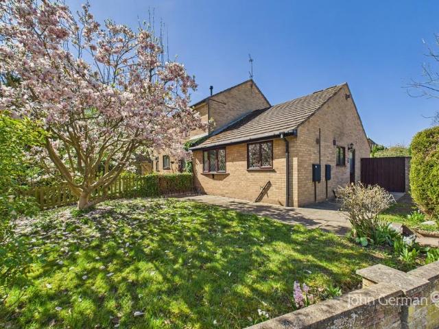2 bedroom terraced bungalow for sale