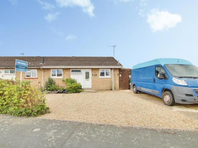 2 bedroom terraced bungalow for sale