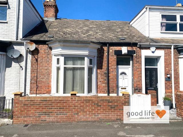 2 bedroom terraced bungalow for sale