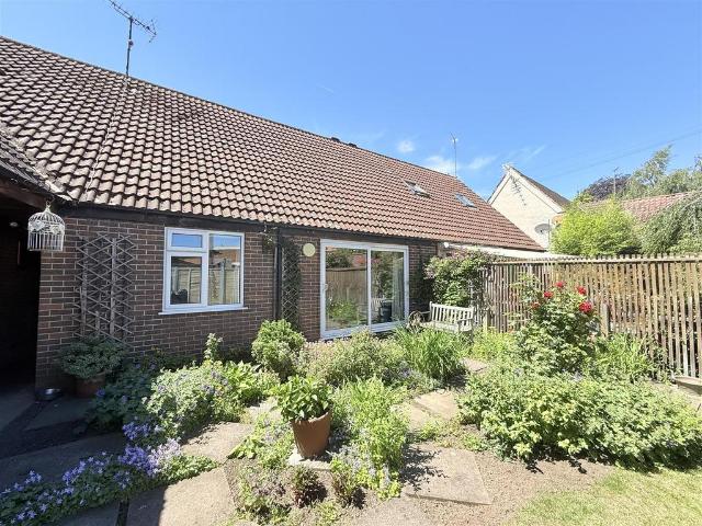 2 bedroom terraced bungalow for sale