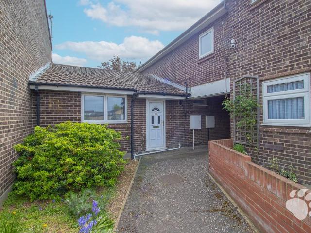 2 bedroom terraced bungalow for sale