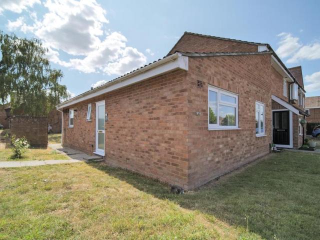 2 bedroom terraced bungalow for sale