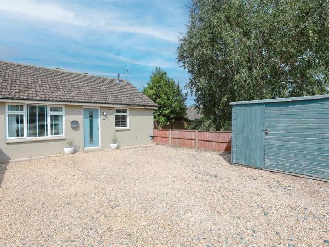 2 bedroom terraced bungalow for sale