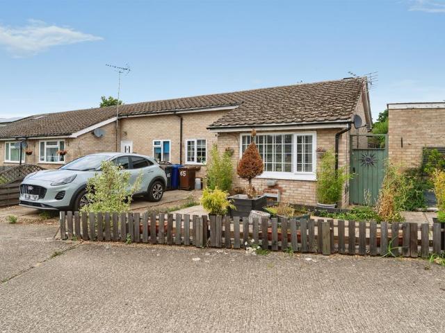 2 bedroom terraced bungalow for sale