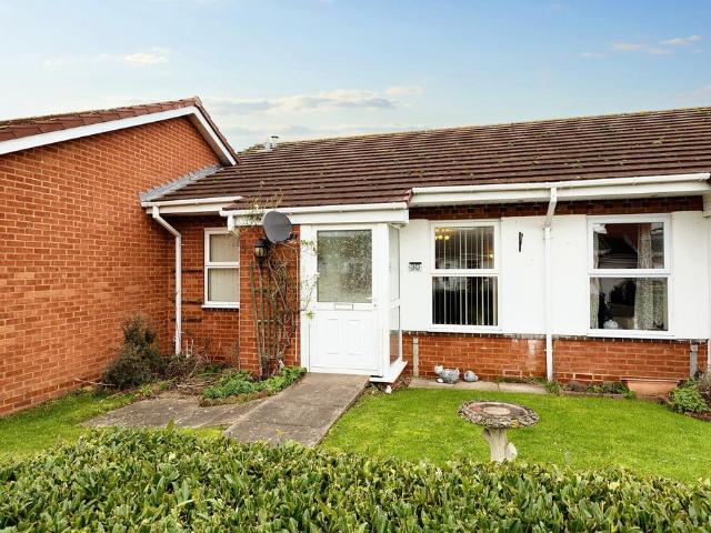 2 bedroom terraced bungalow for sale