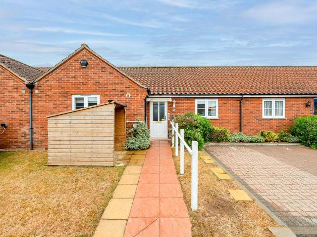 2 bedroom terraced bungalow for sale