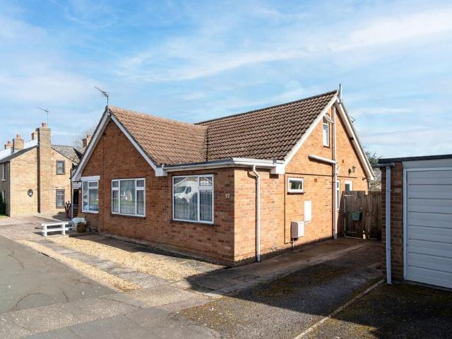 2 bedroom terraced bungalow for sale