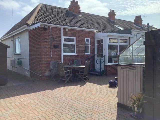 2 bedroom terraced bungalow for sale