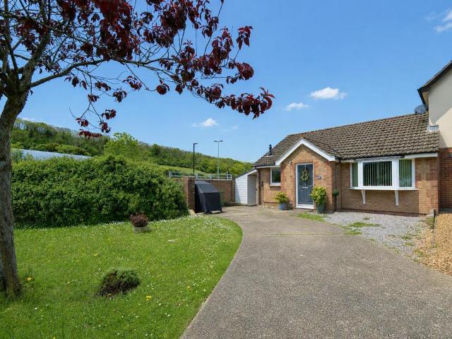 2 bedroom terraced bungalow for sale