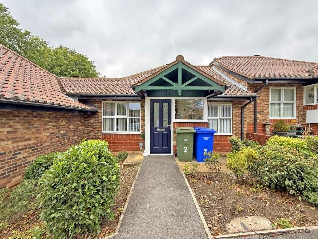2 bedroom terraced bungalow for sale