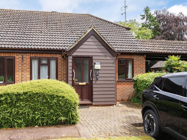 2 bedroom terraced bungalow for sale