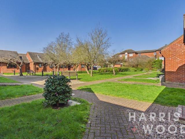 2 bedroom terraced bungalow for sale