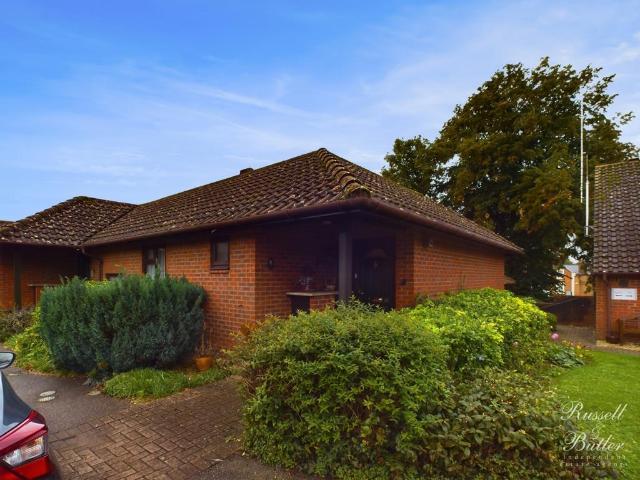 2 bedroom terraced bungalow for sale