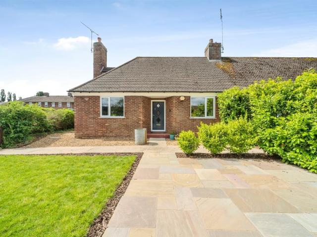 2 bedroom terraced bungalow for sale