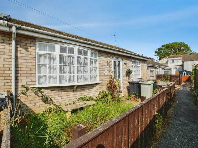 2 bedroom terraced bungalow for sale