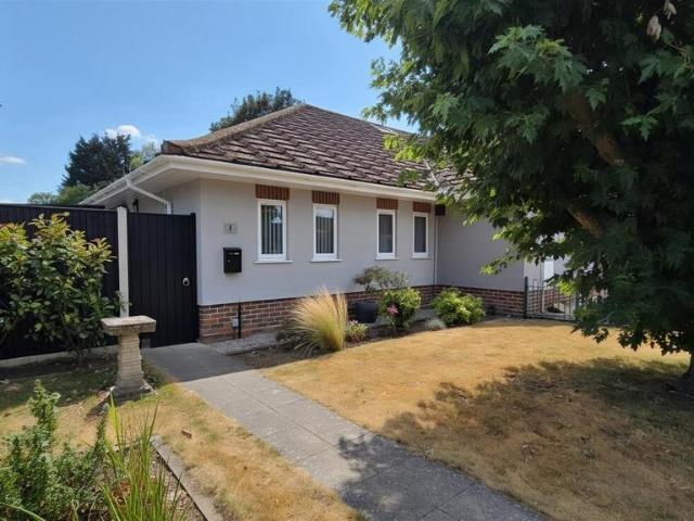 2 bedroom terraced bungalow for sale
