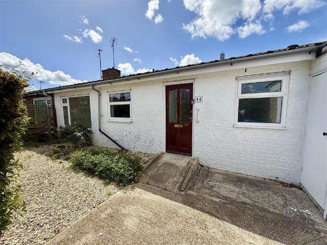 2 bedroom terraced bungalow for sale