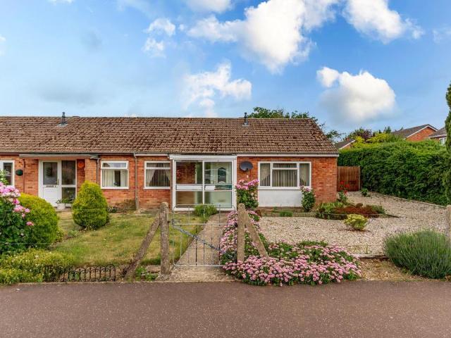 2 bedroom terraced bungalow for sale