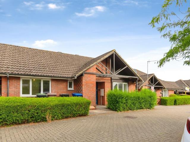 2 bedroom terraced bungalow for sale