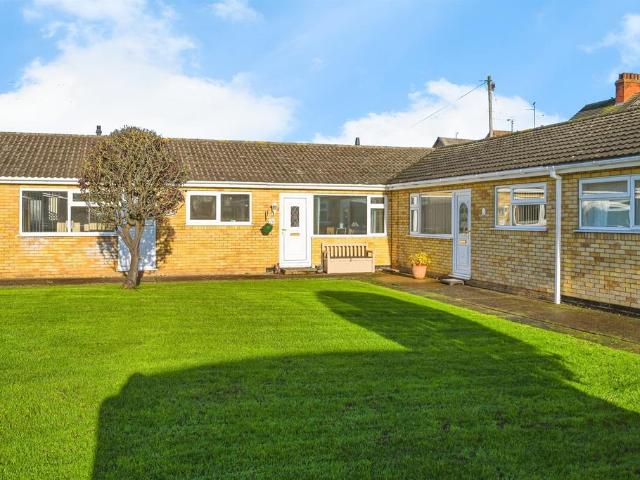 2 bedroom terraced bungalow for sale