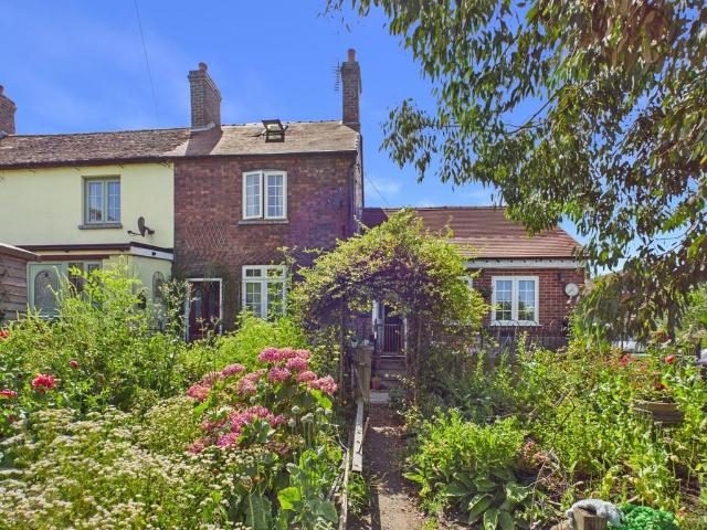 2 bedroom terraced house for sale