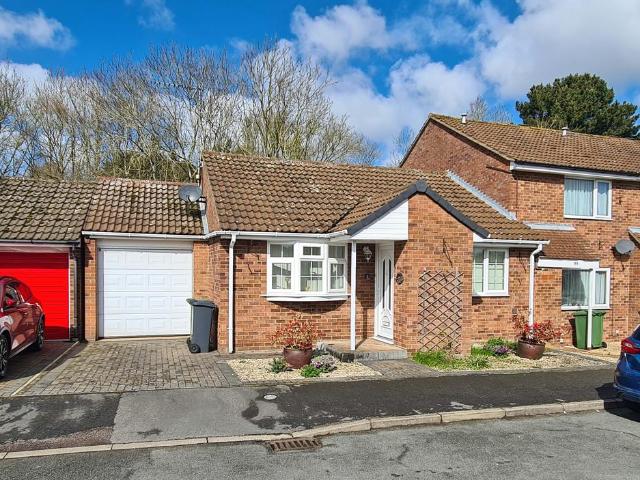 2 bedroom terraced bungalow for sale