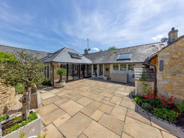 2 bedroom terraced bungalow for sale