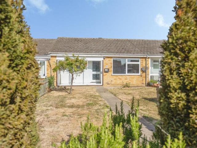 2 bedroom terraced bungalow for sale