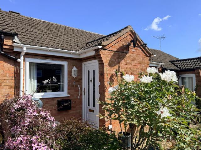 2 bedroom terraced bungalow for sale