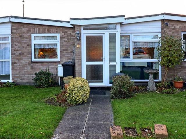 2 bedroom terraced bungalow for sale
