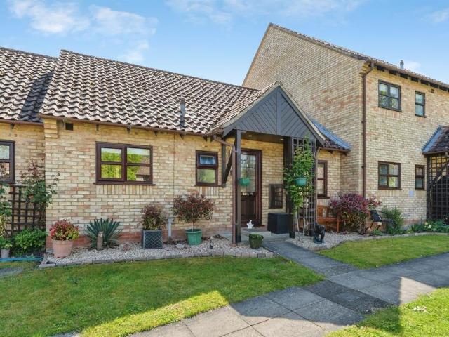 2 bedroom terraced bungalow for sale