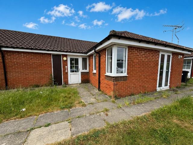 2 bedroom terraced bungalow for sale