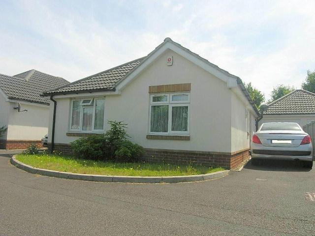2 bedroom terraced bungalow for sale
