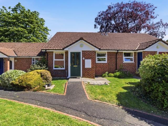 2 bedroom terraced bungalow for sale