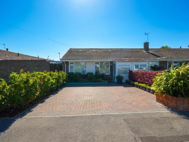 2 bedroom terraced bungalow for sale