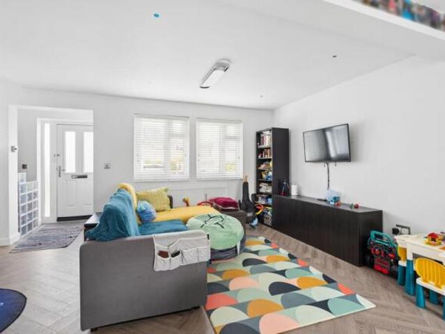 2 bedroom terraced bungalow for sale in Barnhurst Path, South Oxhey, WD19