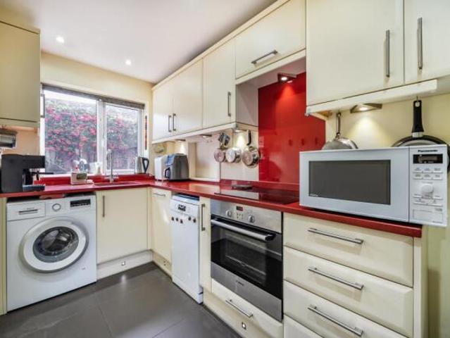 2 bedroom terraced bungalow for sale in Slough, Berkshire, SL2