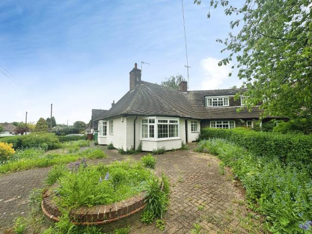 2 bedroom terraced bungalow for sale in Sutton Passeys Crescent, Nottingham, NG8