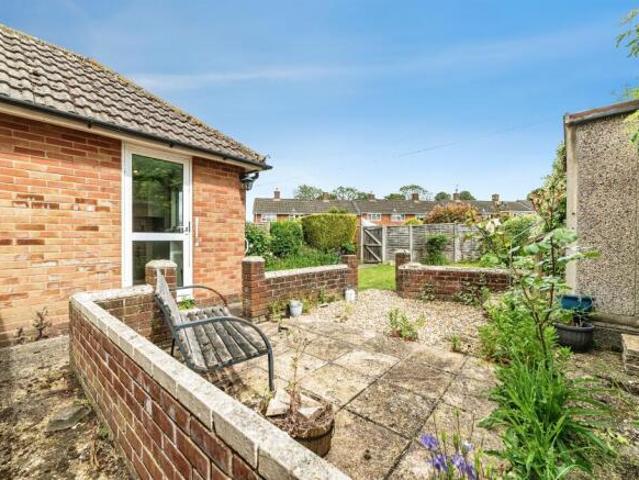 2 bedroom terraced bungalow for sale in Paddock Road, Basingstoke, RG22