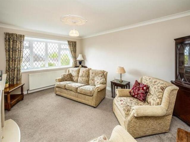 2 bedroom terraced bungalow for sale in Woodlands Road, Lepton, Huddersfield, HD8