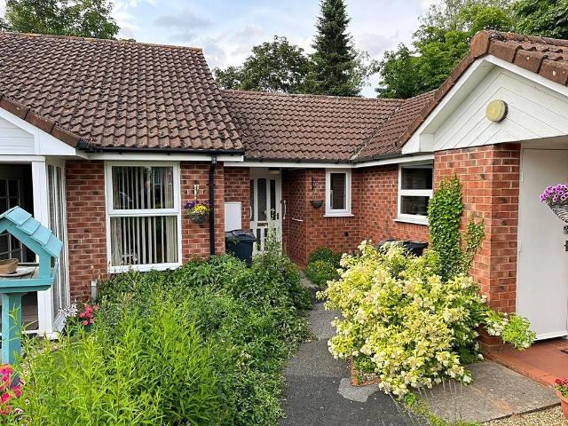 2 bedroom terraced bungalow to rent