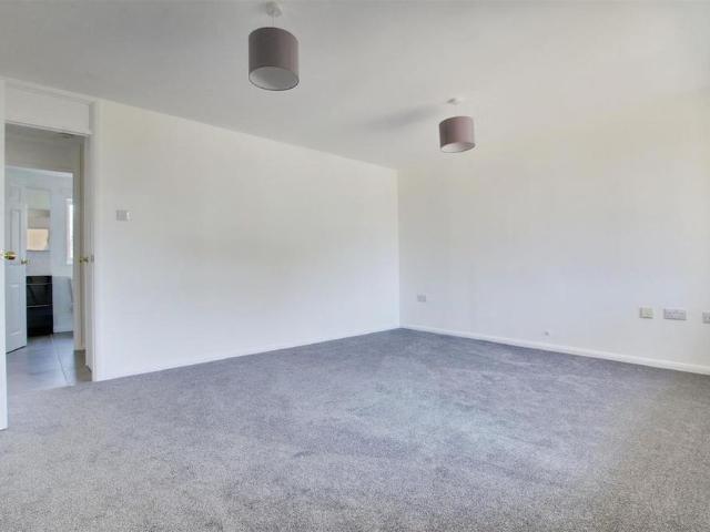2 bedroom terraced bungalow to rent