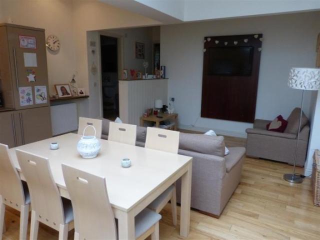 2 bedroom terraced bungalow to rent