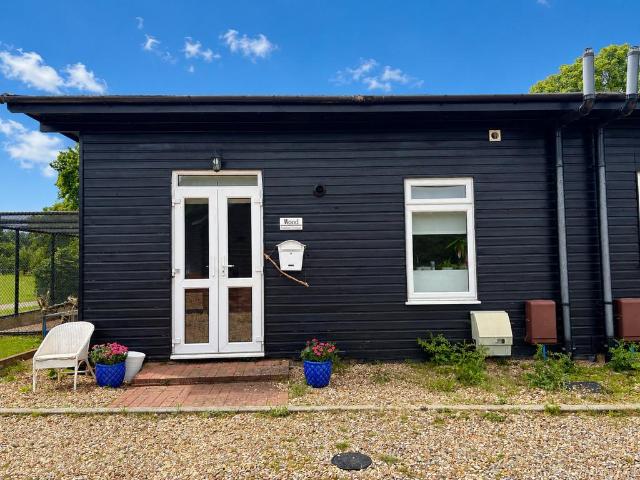 2 bedroom terraced bungalow to rent